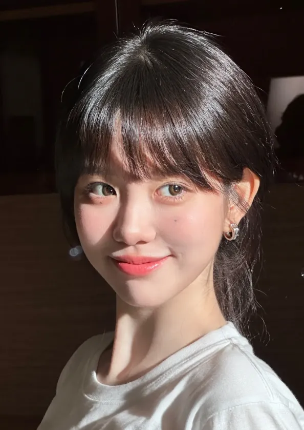 Flux_lora_hot girl super model cute baby-LoRA-miumiu-Shakker