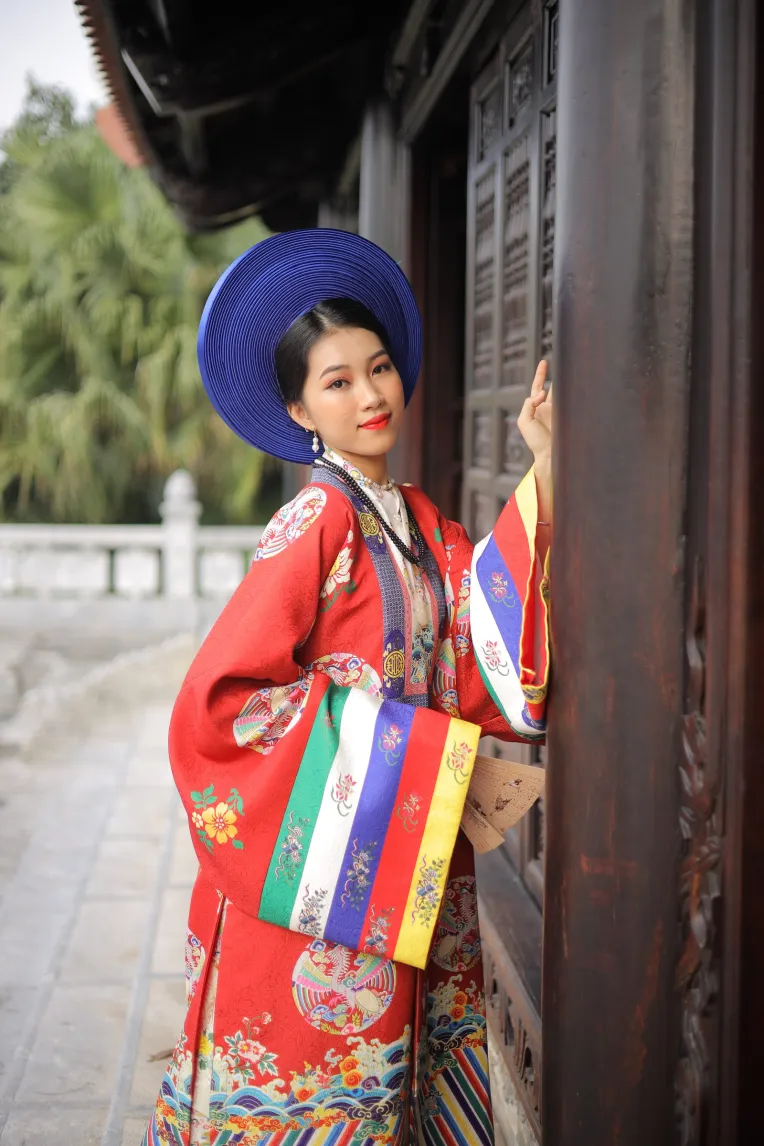 Vietnamese Girl Traditional Costume of Nguyen Dynasty-LoRA-Nguyễn Thái ...