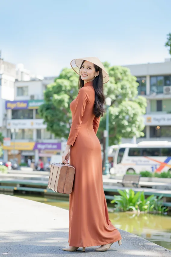 Flux Asian Realistic RC Hoang V1.0-Checkpoint-RC_Hoang-Shakker